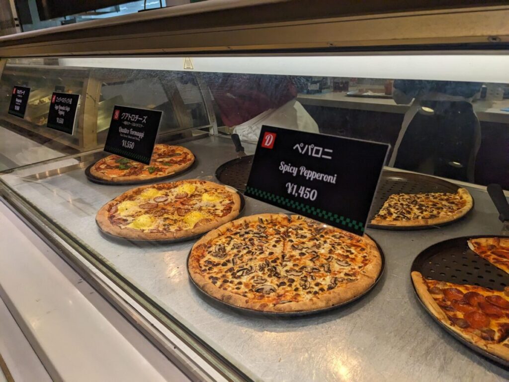 USJ「ルイズN.Y.ピザパーラー」に行ってきた！ピザ全種類を食べてレビュー！ - PizzaLoverJP