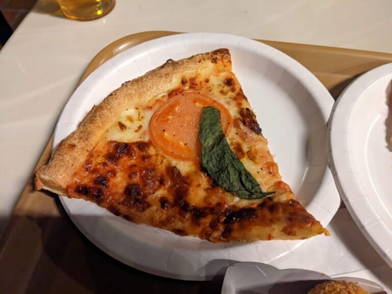 USJ「ルイズN.Y.ピザパーラー」に行ってきた！ピザ全種類を食べてレビュー！ - PizzaLoverJP