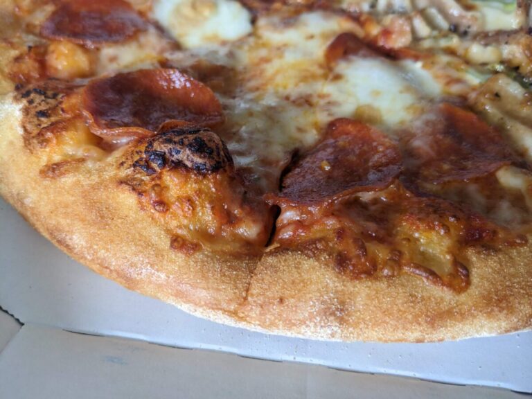 ドミノピザ「ペパロニ&ボッコンチーニ」を食べてみた!他のペパロニ系ピザとの違いは? Pizzaloverjp